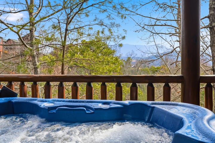 Free Attractions, New Hot Tub, Pool Table, Resort - Gatlinburg, TN