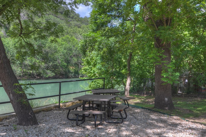 Easy Tubing!-right On The River! - Canyon Lake, TX