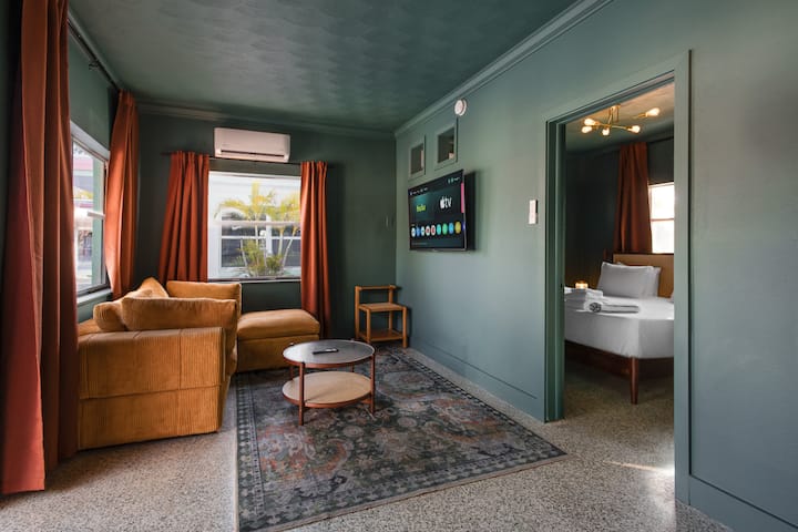 Renovated 2025 - Retro Beach Oasis With Color Pop - Clearwater Beach, FL