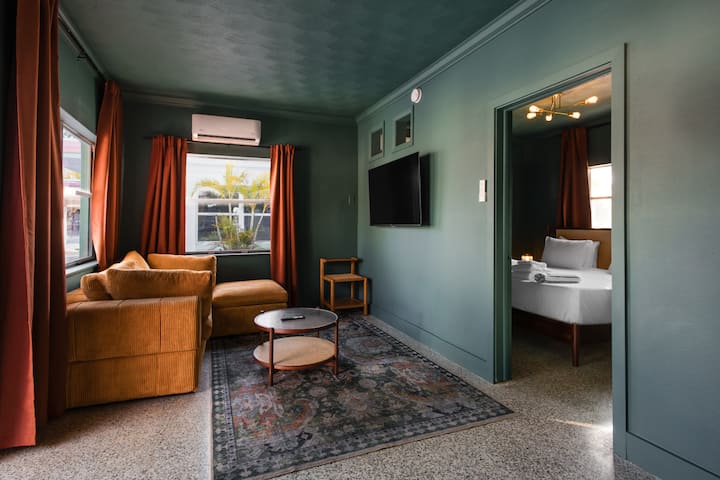 Renovated 2025 - Retro Beach Oasis With Color Pop - Clearwater Beach, FL