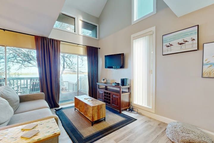 2br Bayview | Pool | Dock | Balcony | Firepit - Corpus Christi, TX