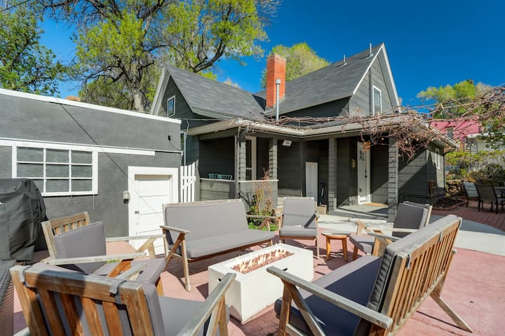 3br, Custom Build With Firepit, Downtown Nearby! - Colorado Springs, CO