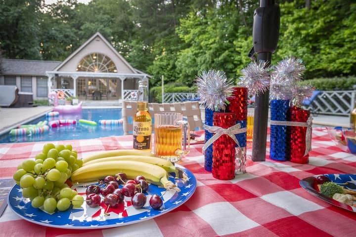 Poolside Escape - Luxurious Home W/private Pool - Helen, GA