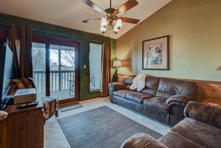 Westcreek Lodge - 2 Pools, Private Lake! - Missouri