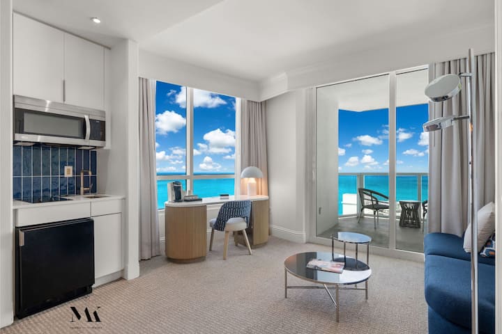 Fontainebleau|high Floor W/ Striking Beach Views - Miami Beach