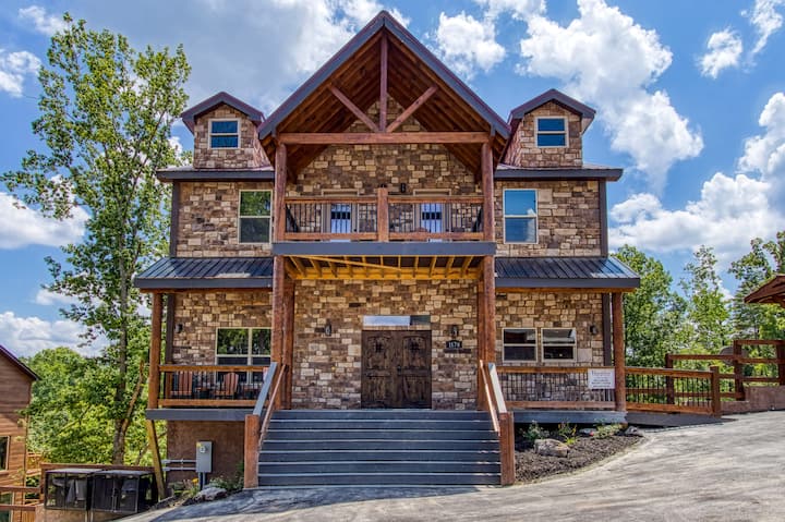 Splashin' Bear Lodge! 8 Bedrooms And Luxury! - Douglas Lake, TN