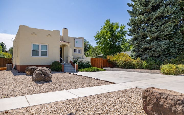 Cody Downtown Retreat- Large Home, Backyard Oasis - Cody, WY