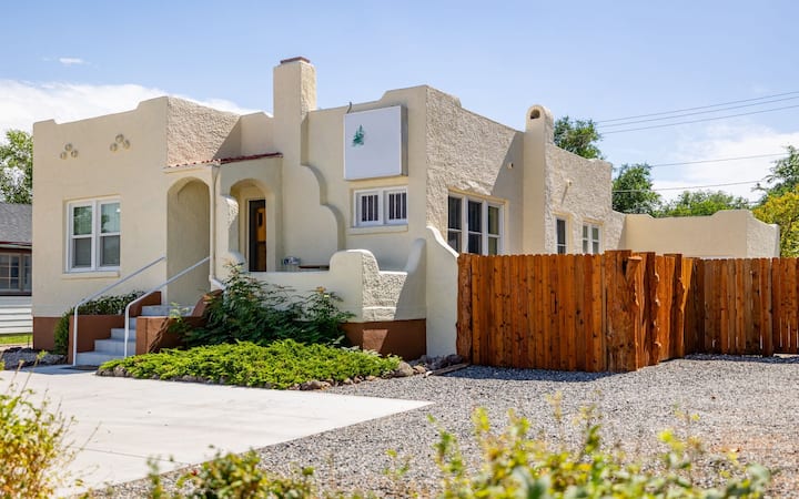 Cody Downtown Retreat- Large Home, Central Air! - Cody