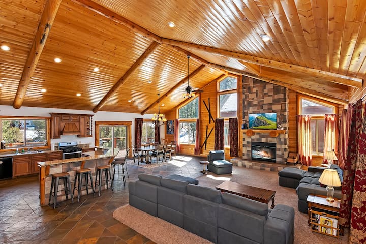 Serenity Now Lodge: Luxury Home Hot Tub Pool Table - Big Bear Lake, CA