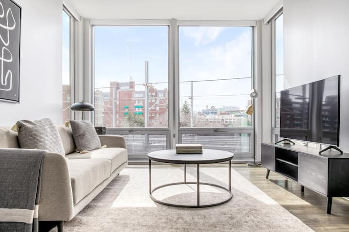 Bright East Cambridge 1br W/ Gym & W/d, Nr Lechmere T, By Blueground - Cambridge, MA