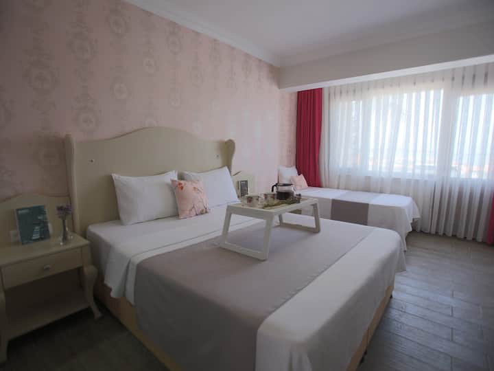 Deniz Manzaralı Aile Odası - Ayvalık
