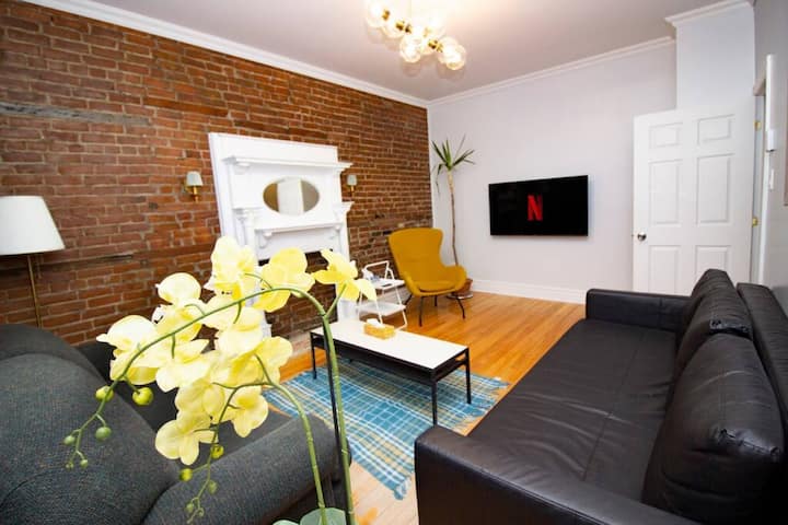 Bell Center Getaway-3br-walk Everywhere - Montreal