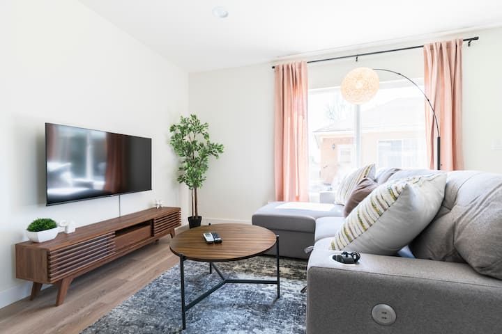 Cozy & Family-friendly Rear House Near Airport - Claremont, CA
