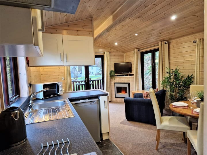 Cheerful 2 Bedroom Canadian Cabin With Balcony. - Keswick