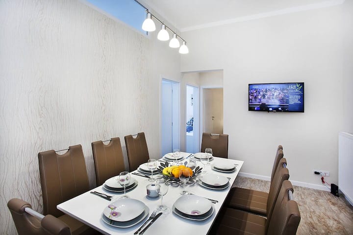 Stunning 4bdr Flat For Celebrations - Prague