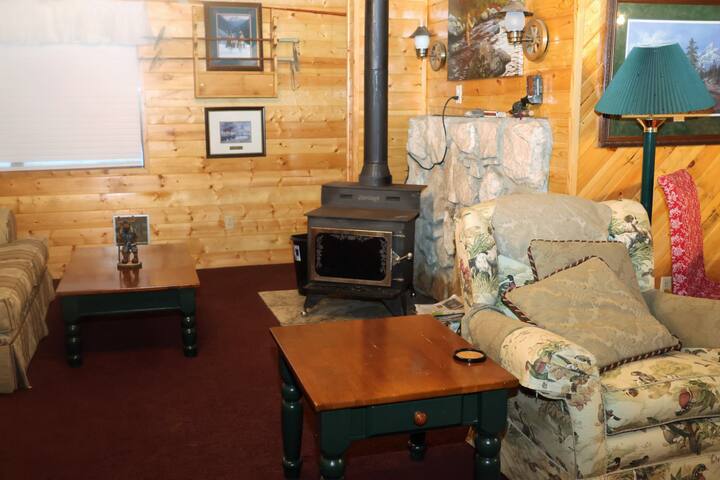 30 Mins From Ynp | Trail Access - Cozy Cottage - Island Park, ID