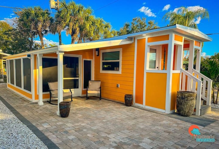 Pinecraft Sunset Tiny Home - Sarasota, FL