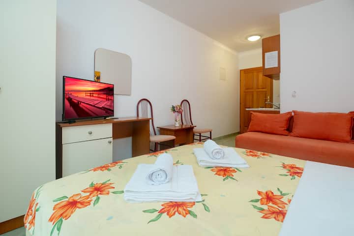 Apartments Matej - Studio Apartment With Garden View And Balcony 201 - Neum