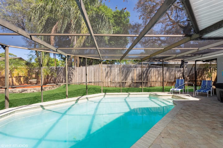 5 Bdr Palm Harbor Home Pool, Hot Tub, Screen Lanai - Palm Harbor, FL