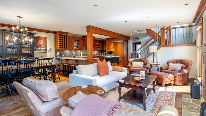 Hot Tub | Garage For Storage | Walk To Slopes - Whistler
