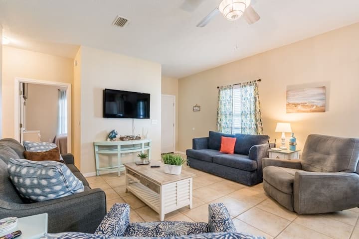 Pet-friendly Cozy Home In Orange Beach | Sleeps 8 - Orange Beach, AL