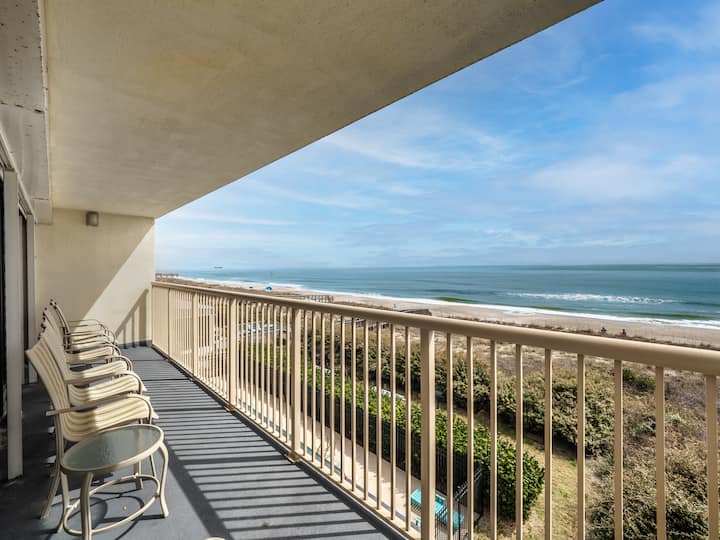 Pelican Watch 307 | Oceanfront + Indoor Pool/hottub - Southport, NC