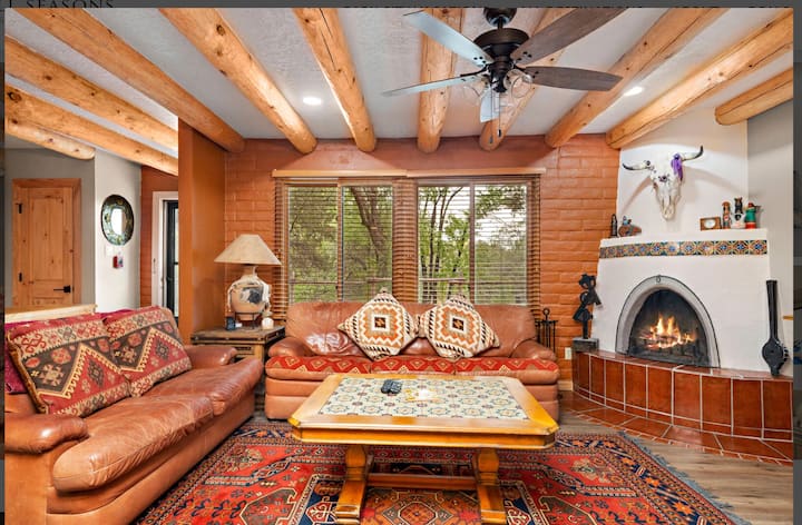 Classy Casita, Hot Tub, Pool, Dwtn Walk - Santa Fe, NM