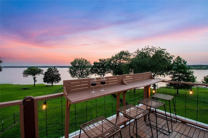 Modern Lakeside Paradise | Waterfront + 2 Patios - Gun Barrel City