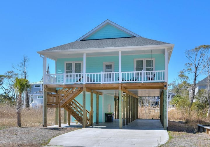 A Beach Haven: Family Retreat In Oak Island! - Oak Island, NC