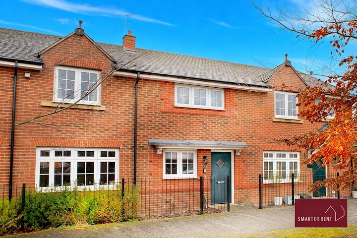 Bracknell, 2 Bedroom House, Garden & Parking - ブラックネル