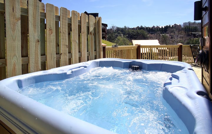 Pet-friendly Family Cabin! Great Location! Hot Tub - Pigeon Forge, TN
