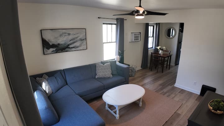 Spacious Updated Studio Near Avera & Downtown - Sioux Falls, SD