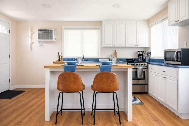 *Free Paddleboards*  + Walk To Beach + King Bed - Indian Rocks Beach, FL