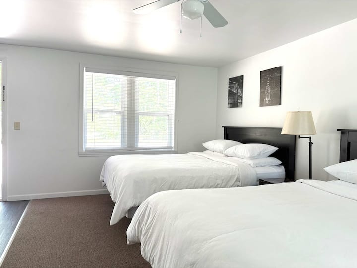 Room 6 At Inland Lakes Motel, Indian River, Mi - Indian River, MI