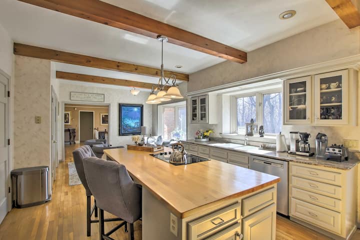 Spacious & Secluded Madison Home Near Dtwn! - Middleton, WI