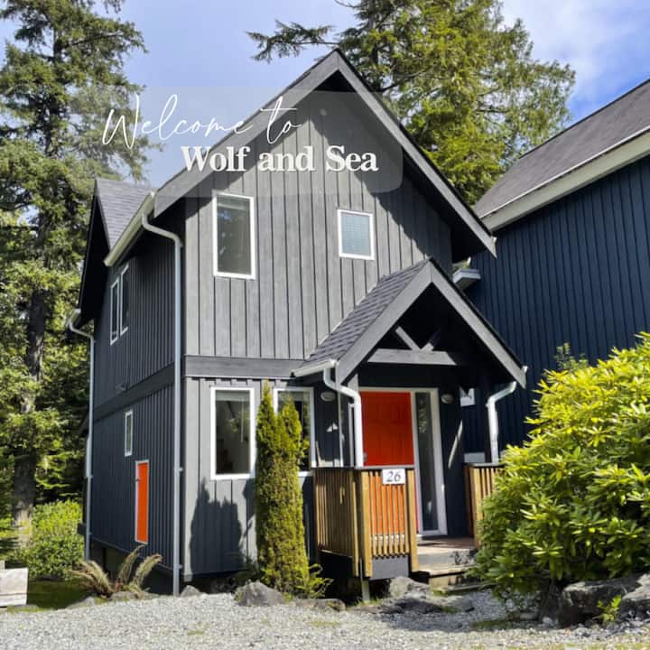 Wolf And Sea Cottage In Ucluelet - Ucluelet