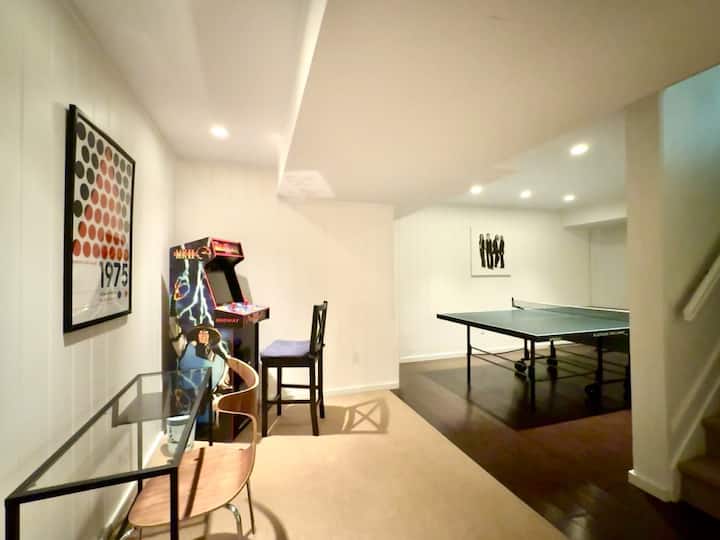 Amagansett Farmhouse Retreat -  Sea Stars Fire - The Hamptons, NY