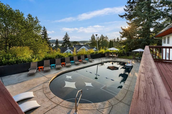 The Starburst Inn - Portland, OR