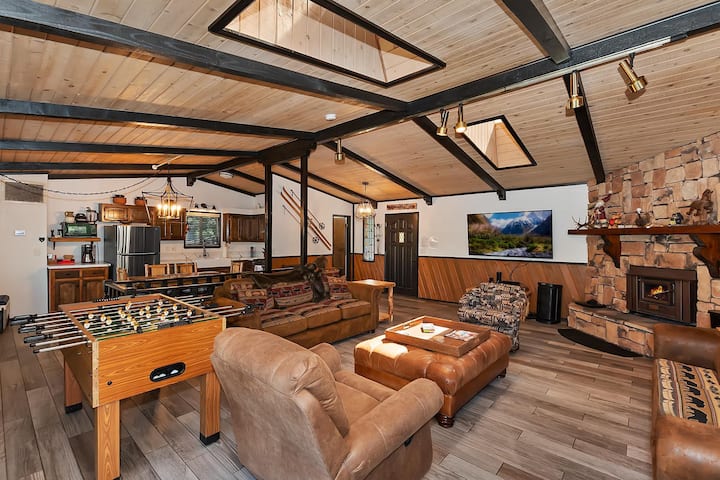 Overlook Chalet: Foosball! Peekaboo Slope Views! - 빅베어레이크