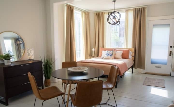 Studio Living In The Arts District! - Michigan City, IN