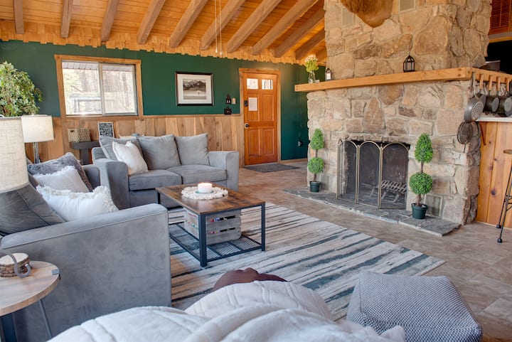 Dog Friendly Cabin Near River On Nearly 5 Acres W/ - Rileyville, VA