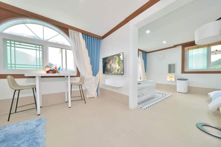 바다가 보이는 객실, 302호(투룸/스파불가) - South Korea