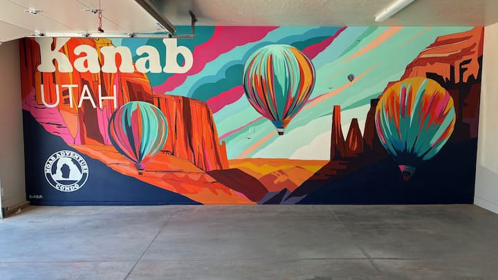 Luxury Kanab Home W/ Hot Tub + La Estancia Pool - Kanab, UT