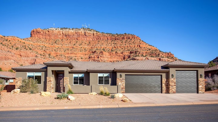 Modern Luxury Home In Kanab, Utah With Hot Tub & P - Kanab, UT