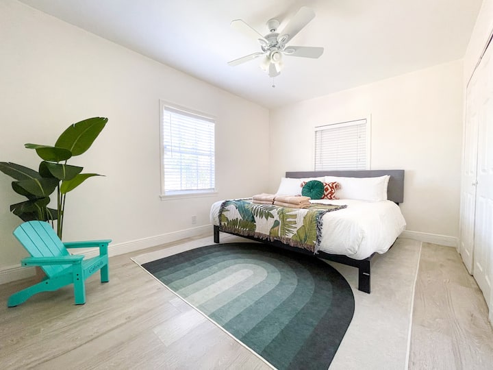 Sohji House: Comfy King Bedrooms W/ Big Backyard And Cute Deck - Palm Beach, FL