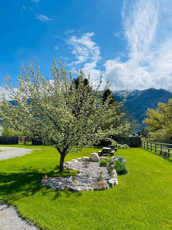 Glacier Oasis Rv Site#2/mtn.views/full Hookups - Columbia Falls, MT
