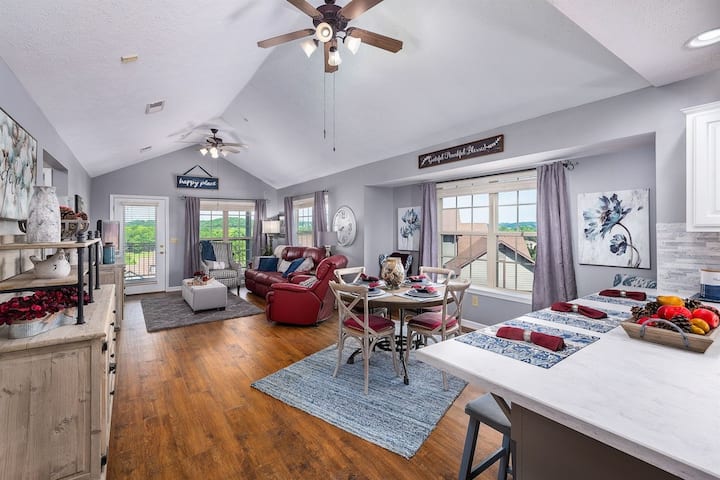 Resort Living, 2 Miles To Silver Dollar City, Ozark Views, Resort Amenities - Branson, MO
