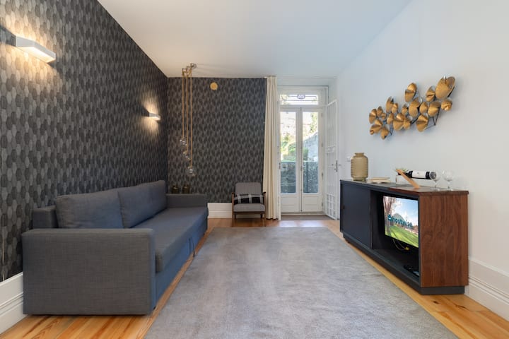 Hostwise - Spacious Captivating Flat | Terrace - Porto