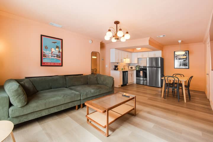 Renovated 2025 - Retro Beach Oasis With Color Pop - Clearwater Beach, FL