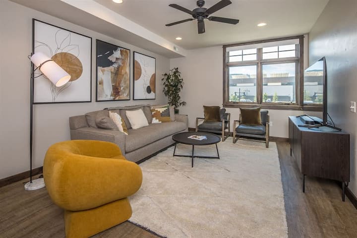 Modern Two Bedroom Condo Big Sky Town Center - Big Sky, MT
